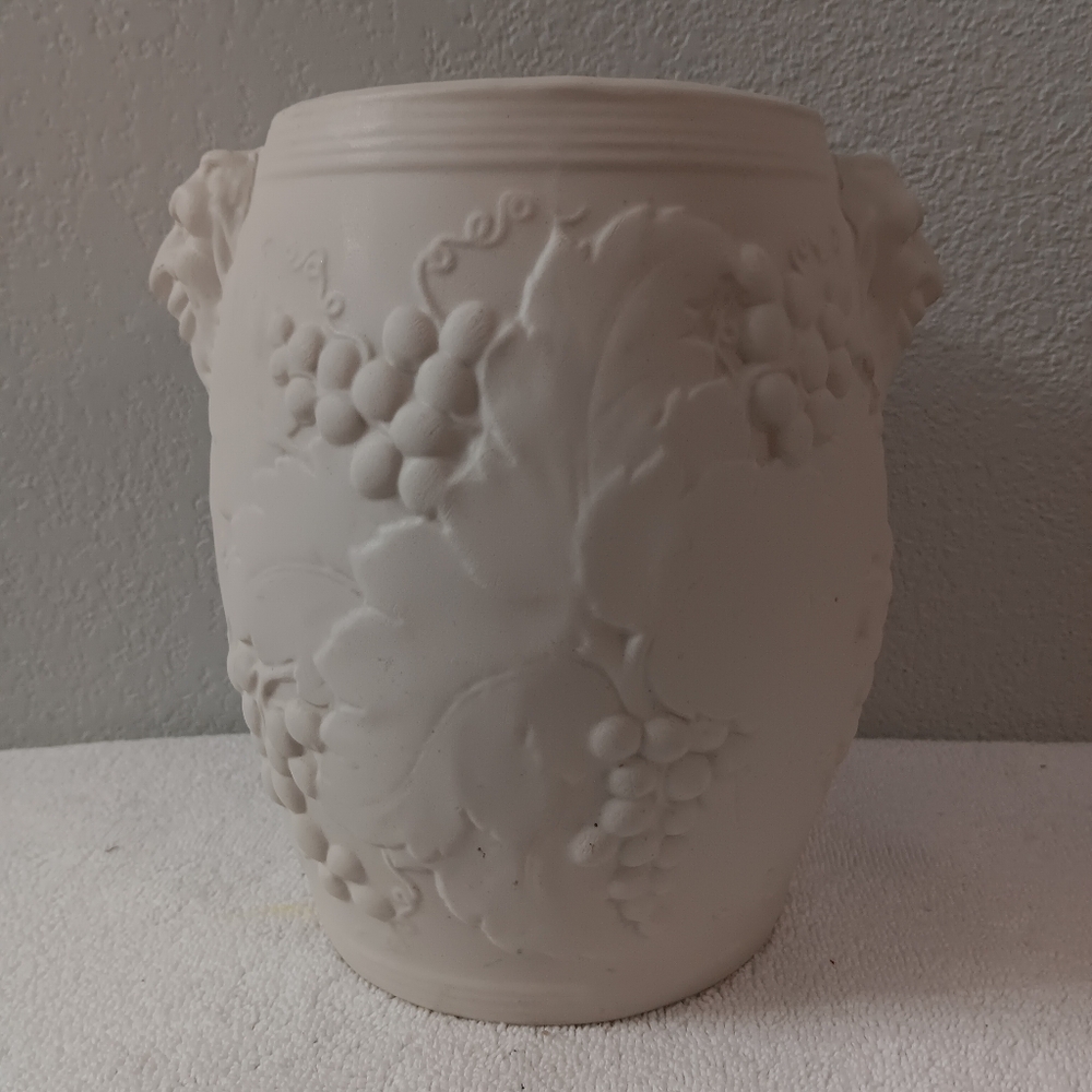 Elegant White Embossed Vase - Gem